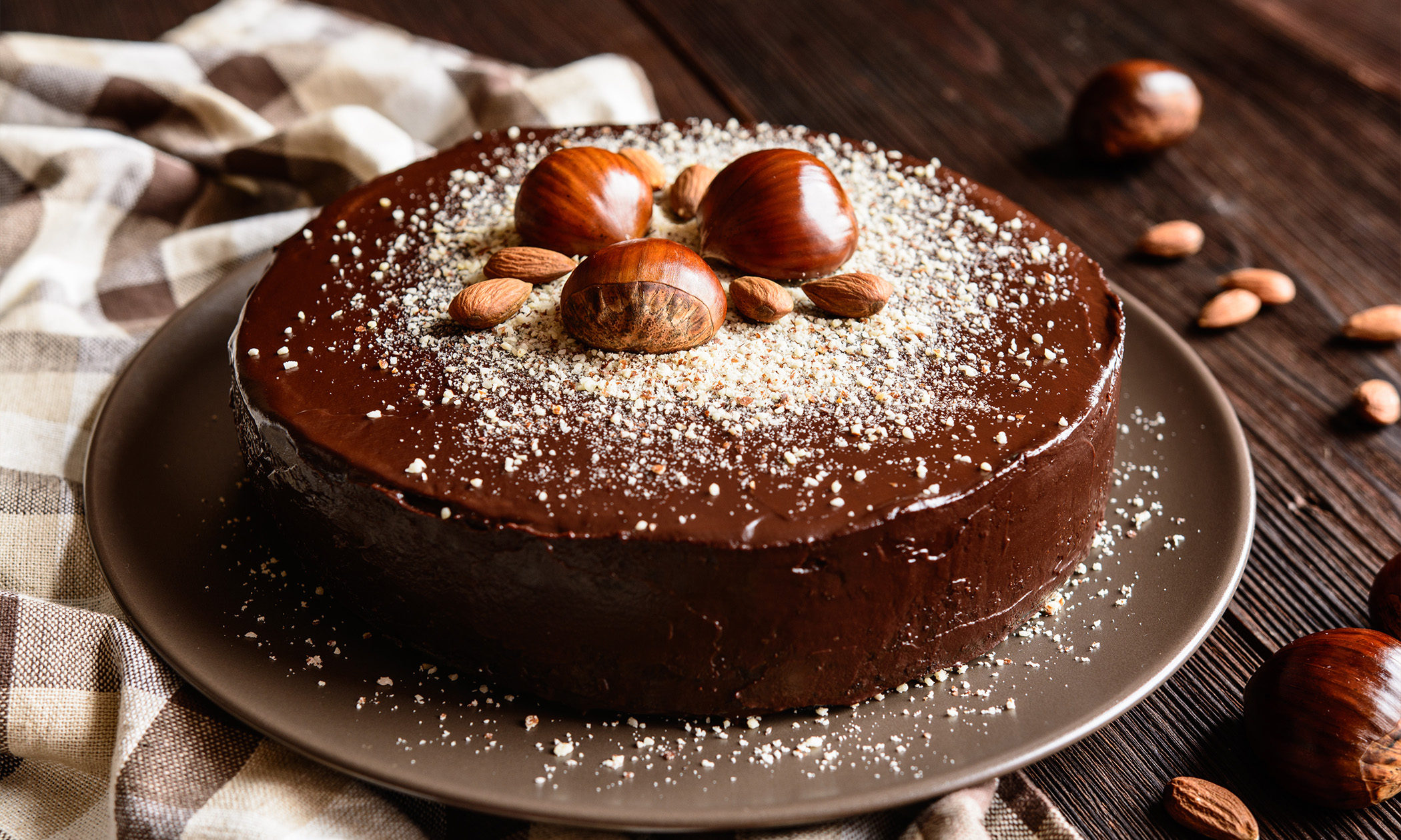 Torta Di Castagne Con Mandorle E Glassa Di Cioccolata Coccodi